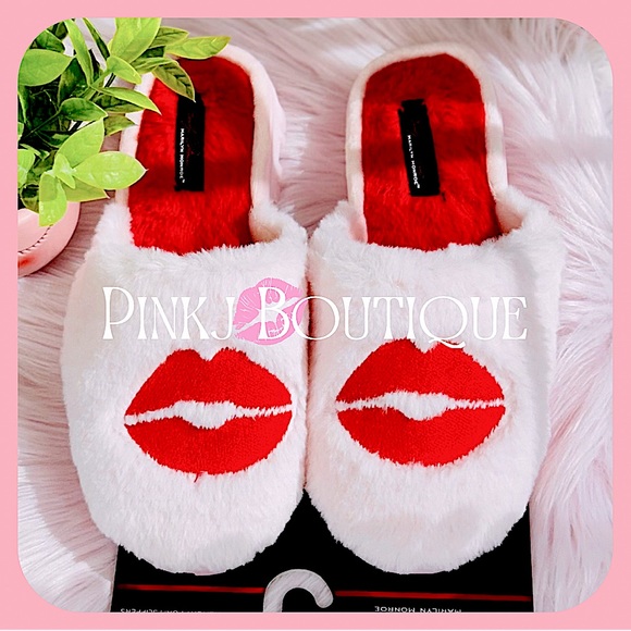 Marilyn Monroe | Shoes | Marilyn Monroe Beautiful Blush Pink Faux Fur ...